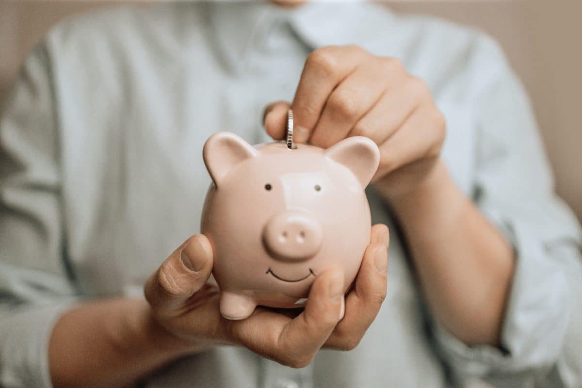 7 Reasons to Hire a Bank Security Guard Today | Security Explorer